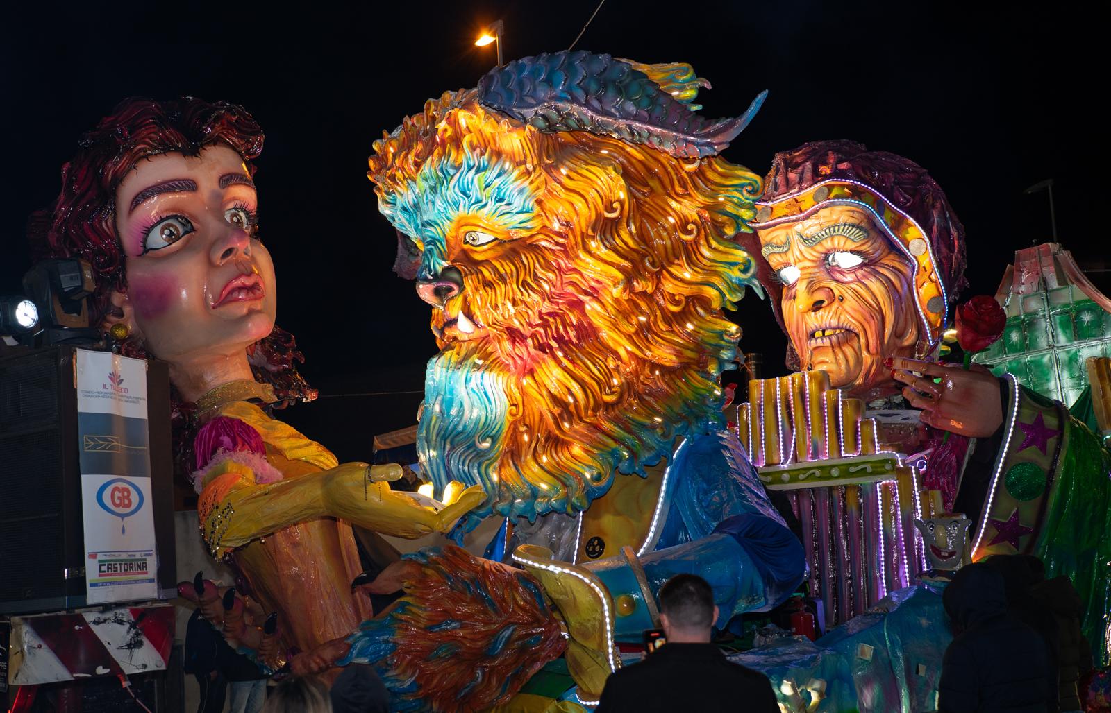 Biancavilla: grande successo per il carnevale, con sei carri allegorici ...