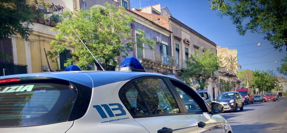 Minaccia di morte e aggredisce il nuovo compagno della ex: arrestato un51enne a Catania