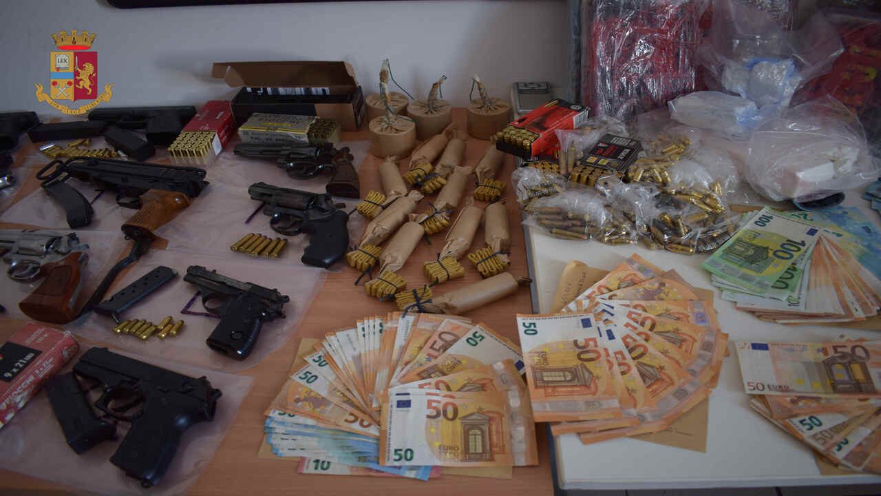 Droga, estorsioni e armi: 11 arresti ad Avola, nel Siracusano