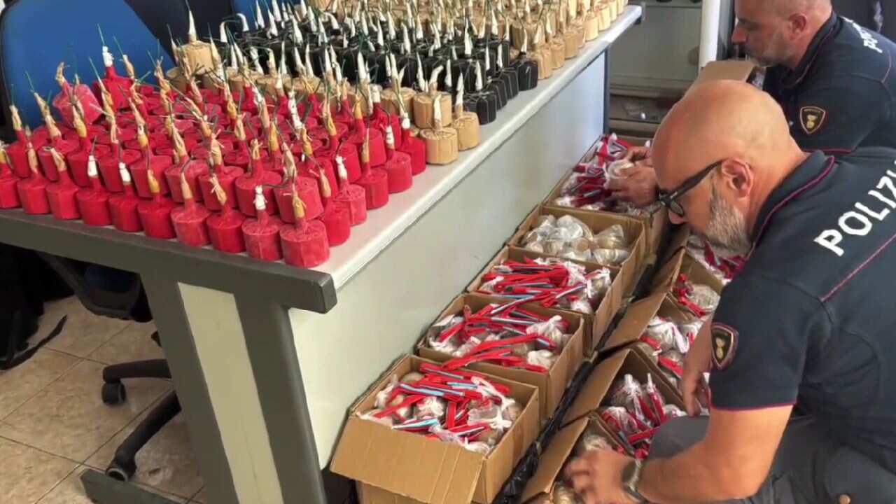 Le 1500 bombe carta spedite con il corriere a Catania