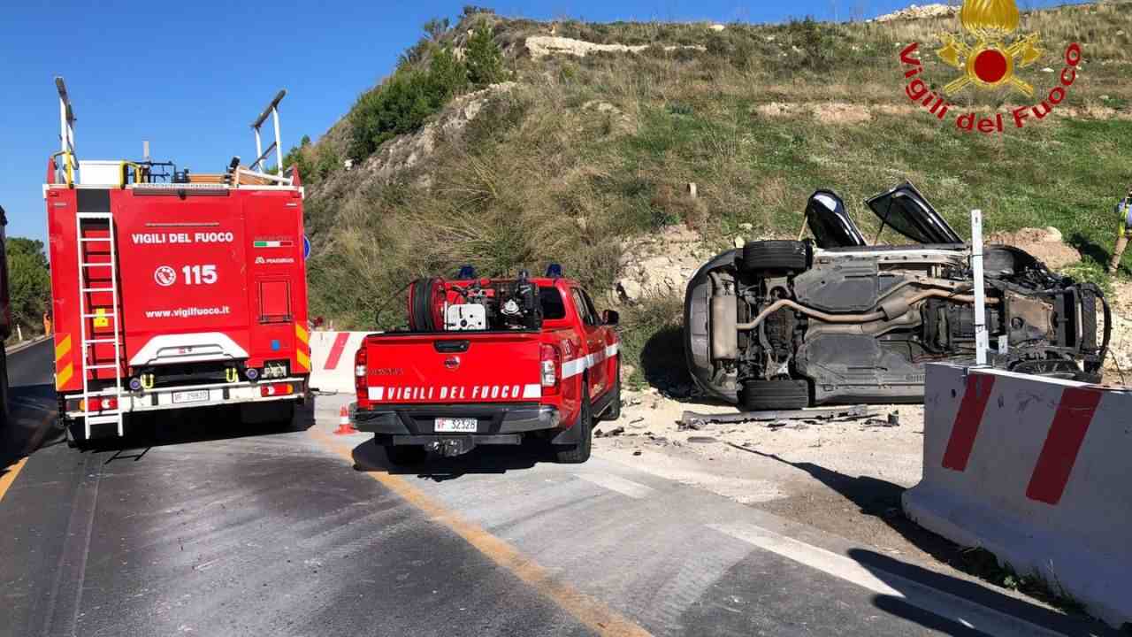 Incidente Ragusa-Catania: scontro tra un'auto e un mezzo di lavoro