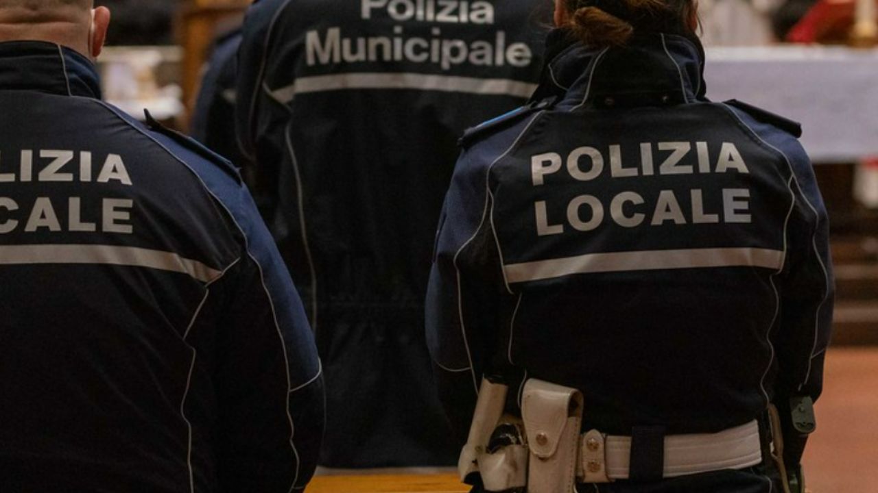 Un vigile urbano è stato investito da un'auto a Palermo