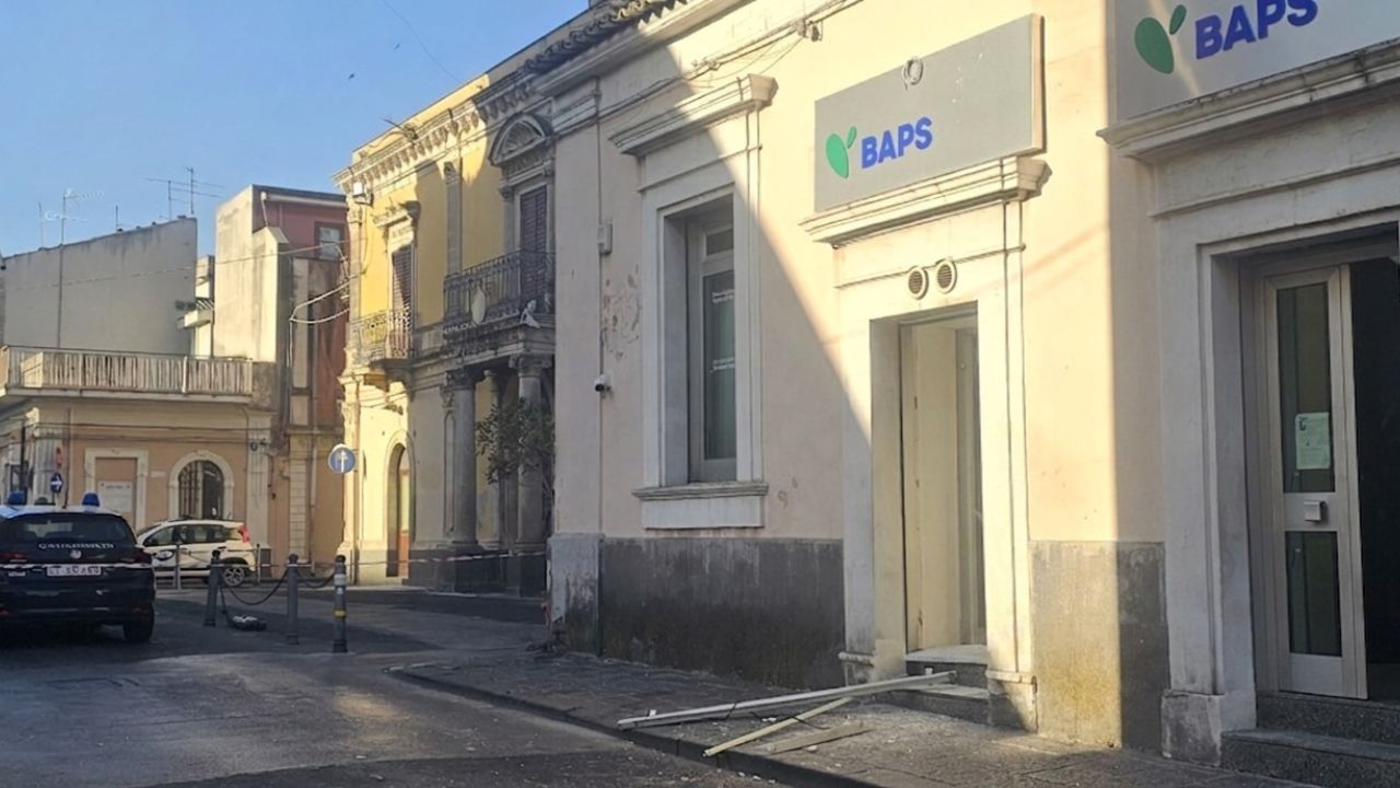 Carlentini, assalto al bancomat con la tecnica della marmotta